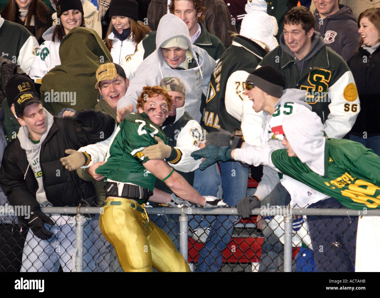 High school football team win hi-res stock photography and images - Alamy