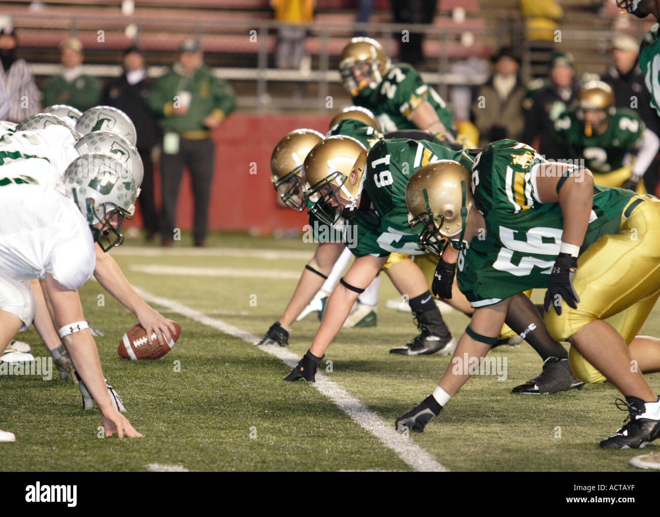 Defensive end high school football hi-res stock photography and images ...