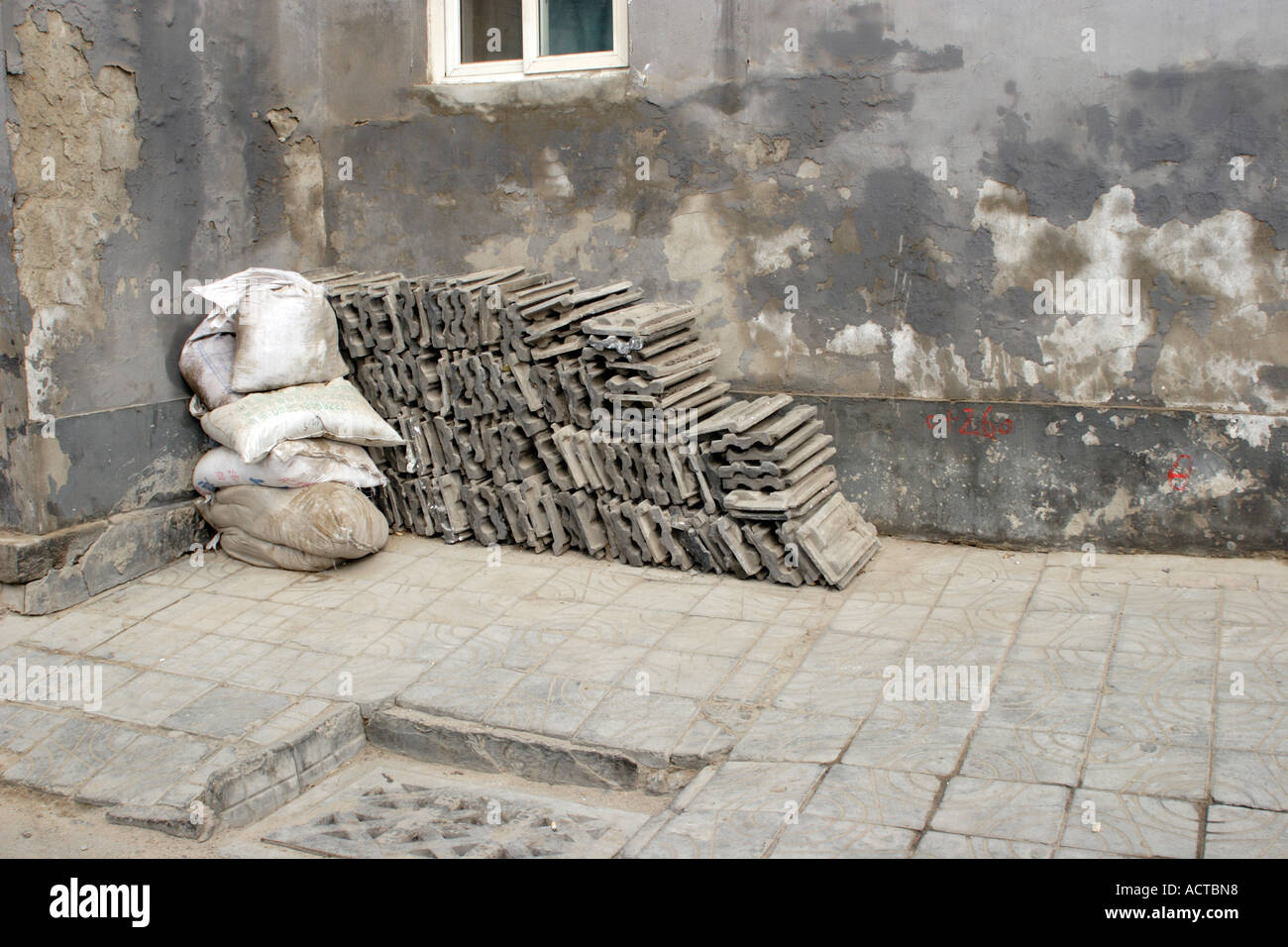 Bricks piled up hi-res stock photography and images - Alamy