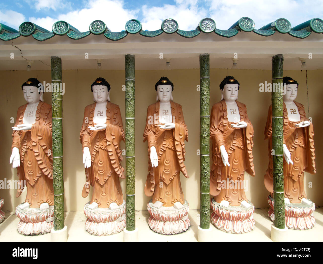 Chinese buddha swastika hi-res stock photography and images - Alamy