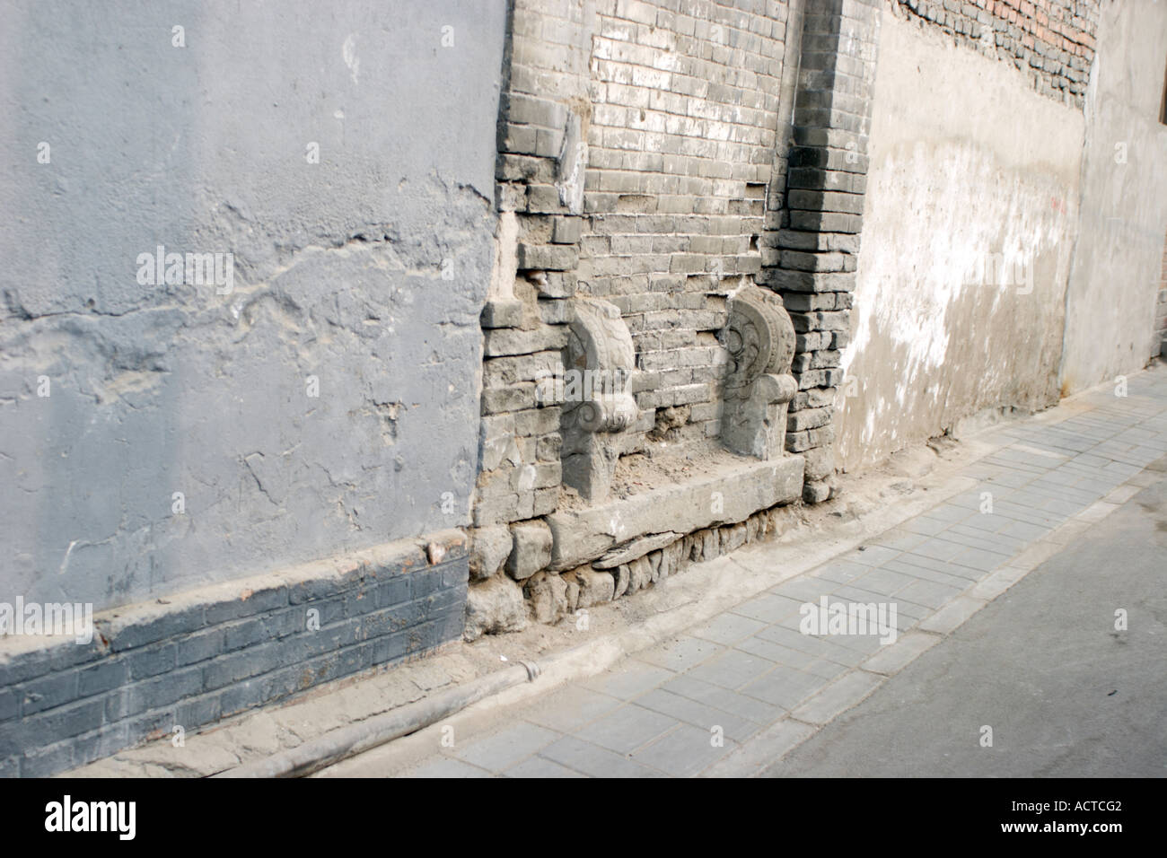 Crumbling walls in the Hutong, Beijing China Stock Photo - Alamy