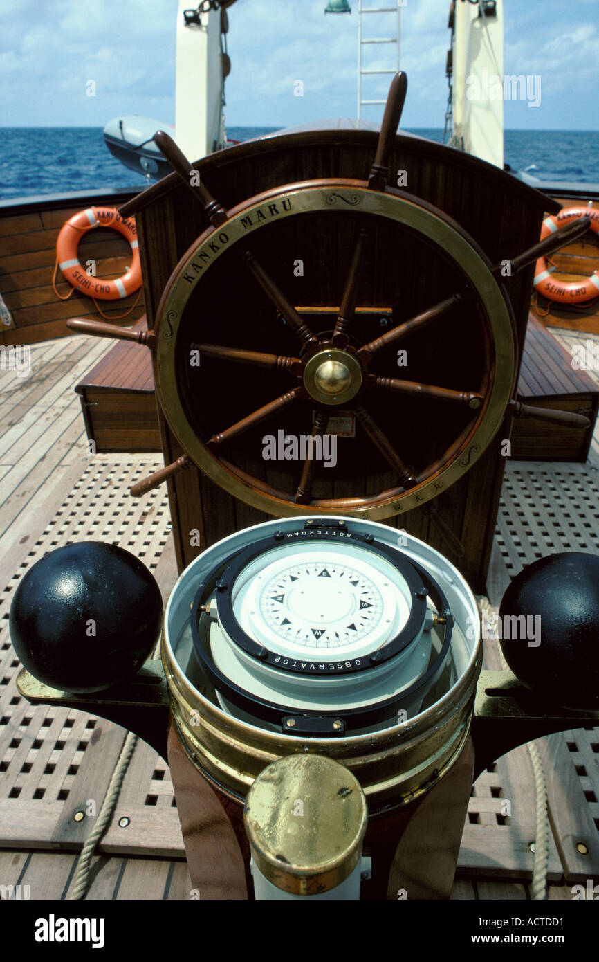 Brass boat compass hi-res stock photography and images - Alamy
