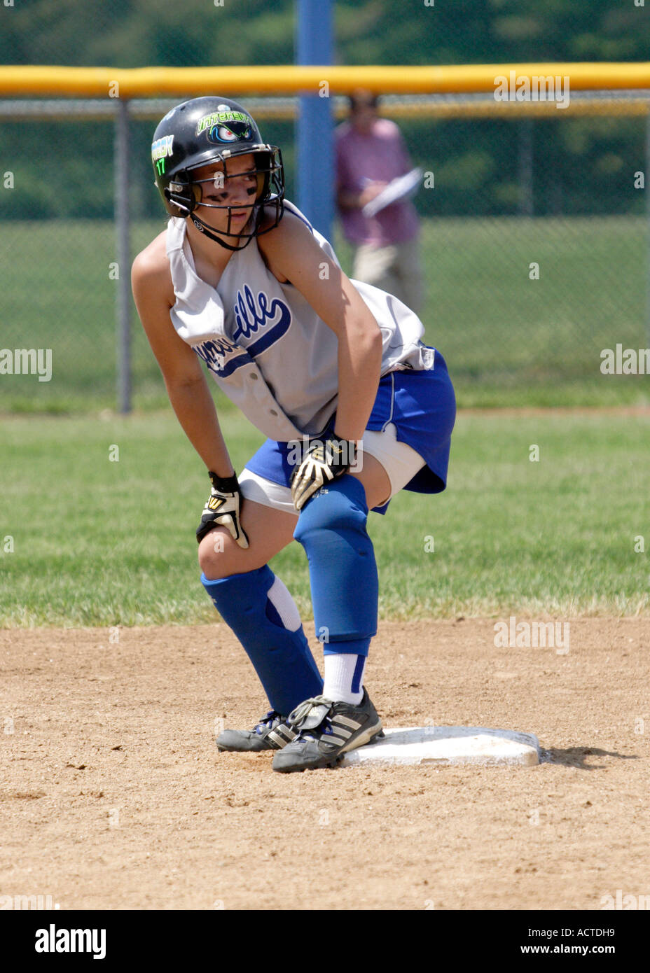 Softball - Base runner at 2nd base Stock Photo - Alamy