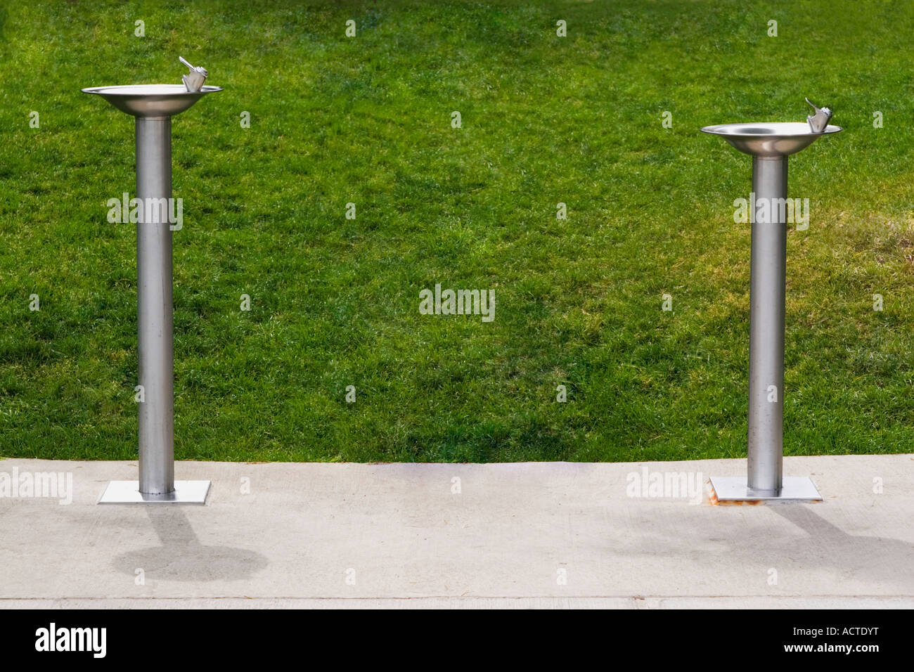 Two drinking fountains hi-res stock photography and images - Alamy