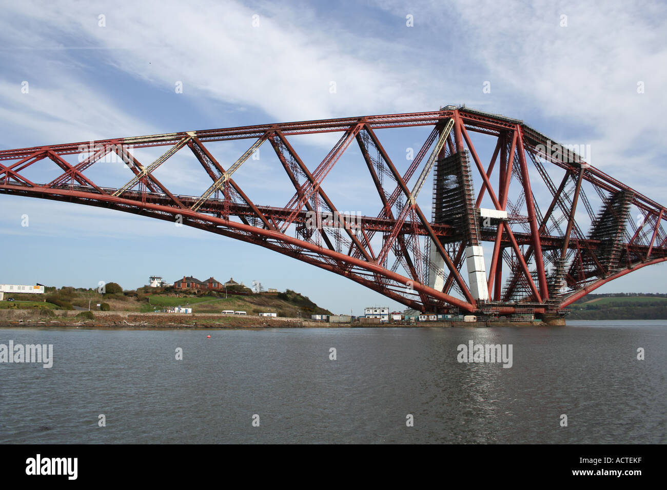 Train crossing Forth Rail Bridge, Scotland Stock Photo - Alamy
