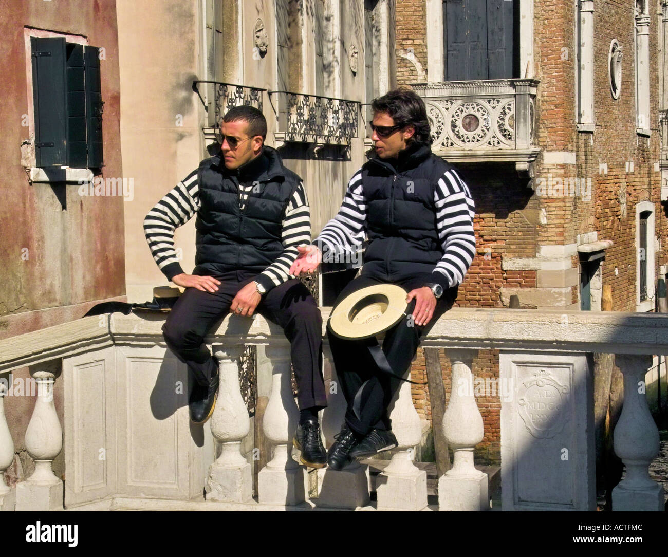 Gondoliers uniform hi-res stock photography and images - Alamy