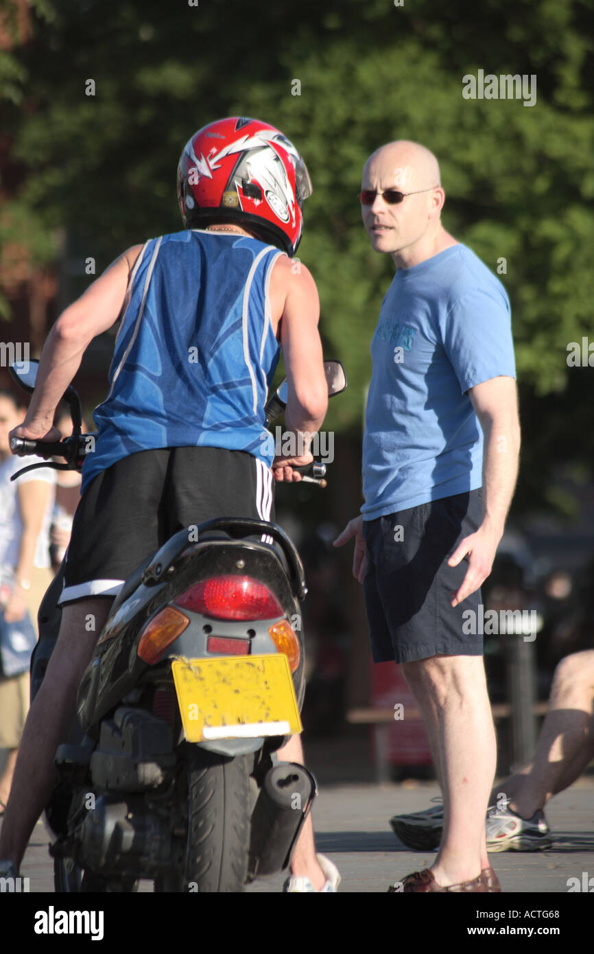 Argument street hi-res stock photography and images - Alamy