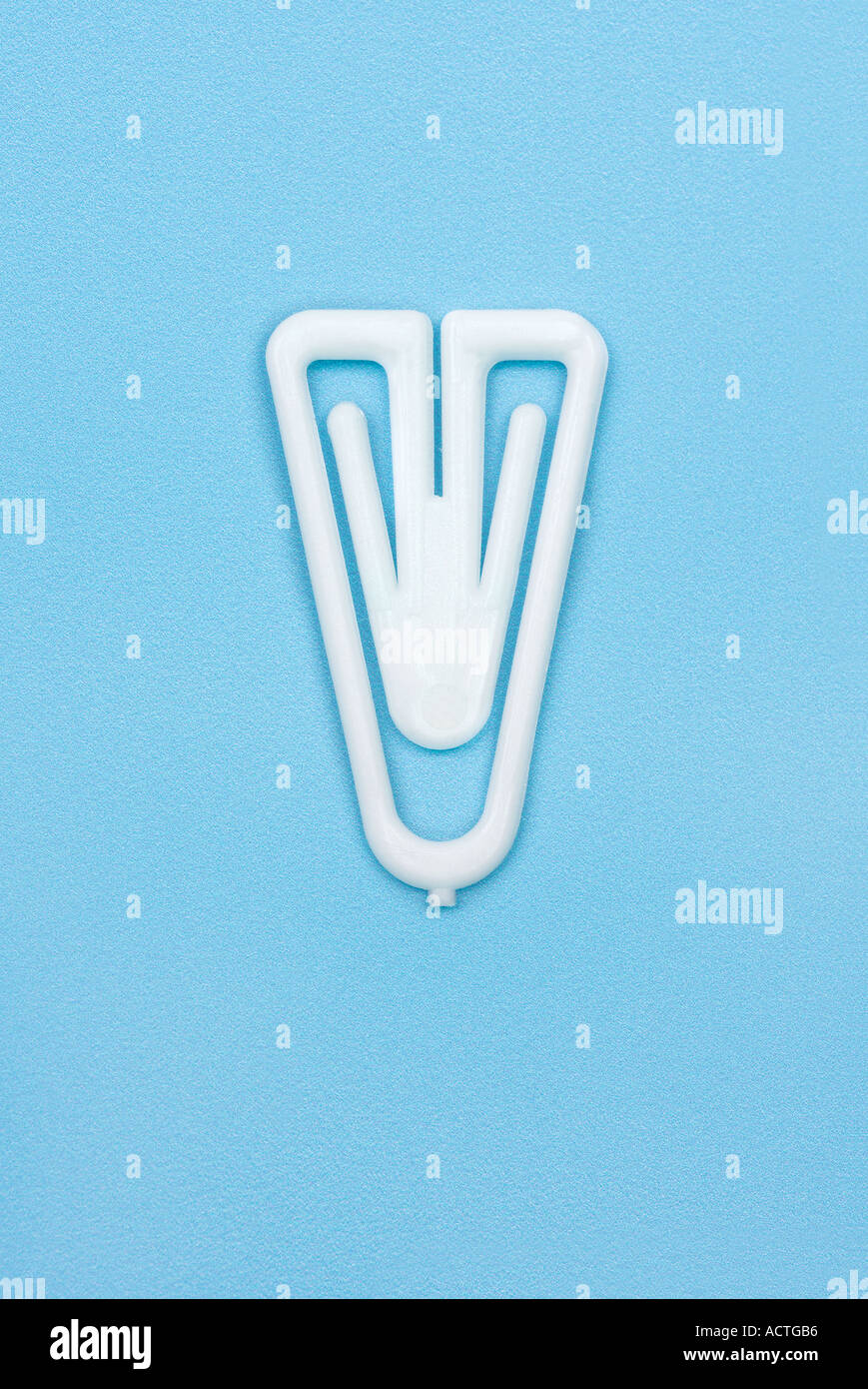 Blue plastic paperclip hi-res stock photography and images - Alamy
