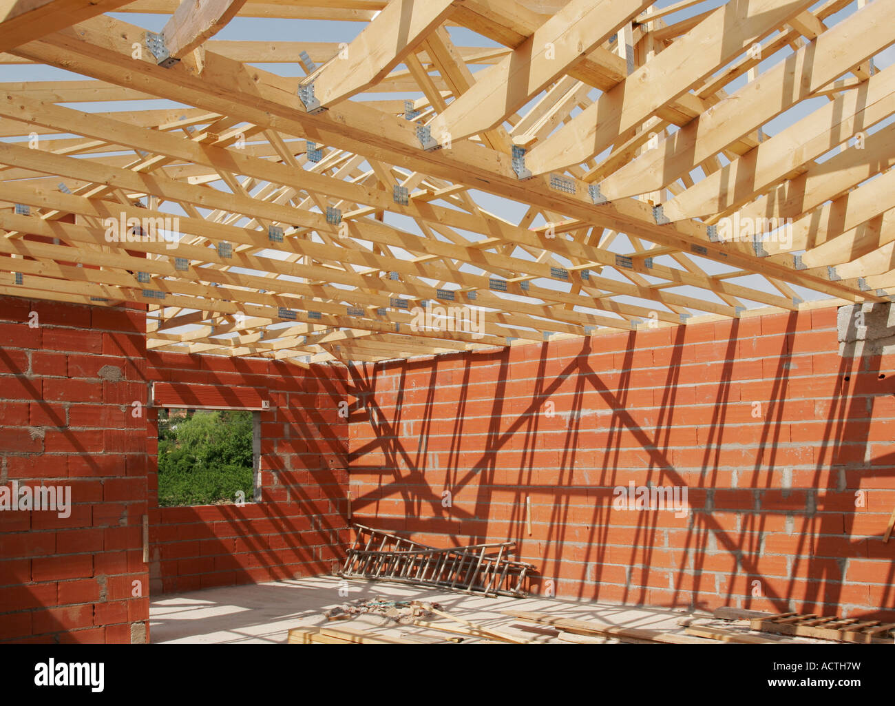 Timber frame roof hi-res stock photography and images - Alamy