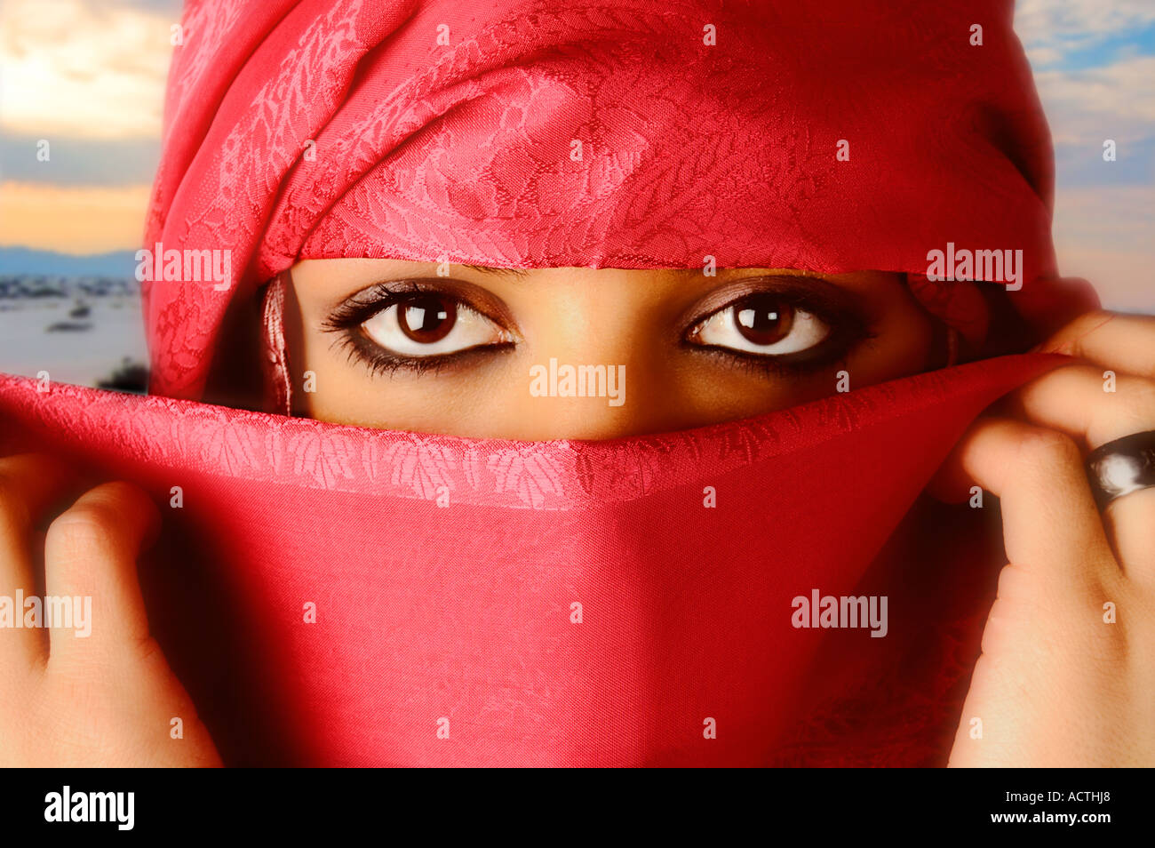 Arab girl in veil Stock Photo - Alamy