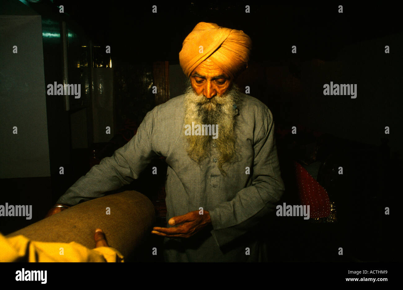 Amritsar putting to bed hi-res stock photography and images - Alamy