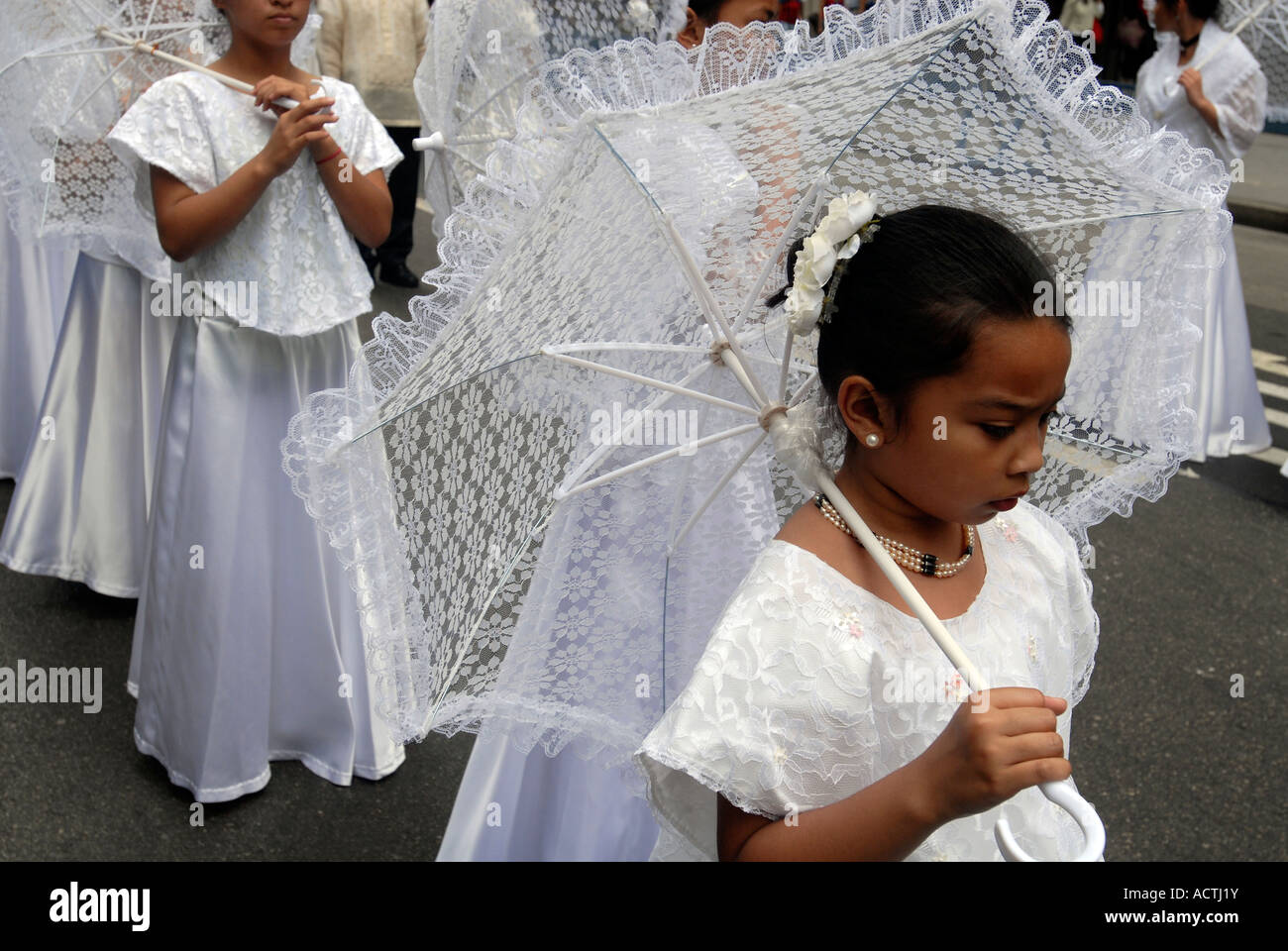 Filipino Americans march in the Philippines Independence Day Parade on ...