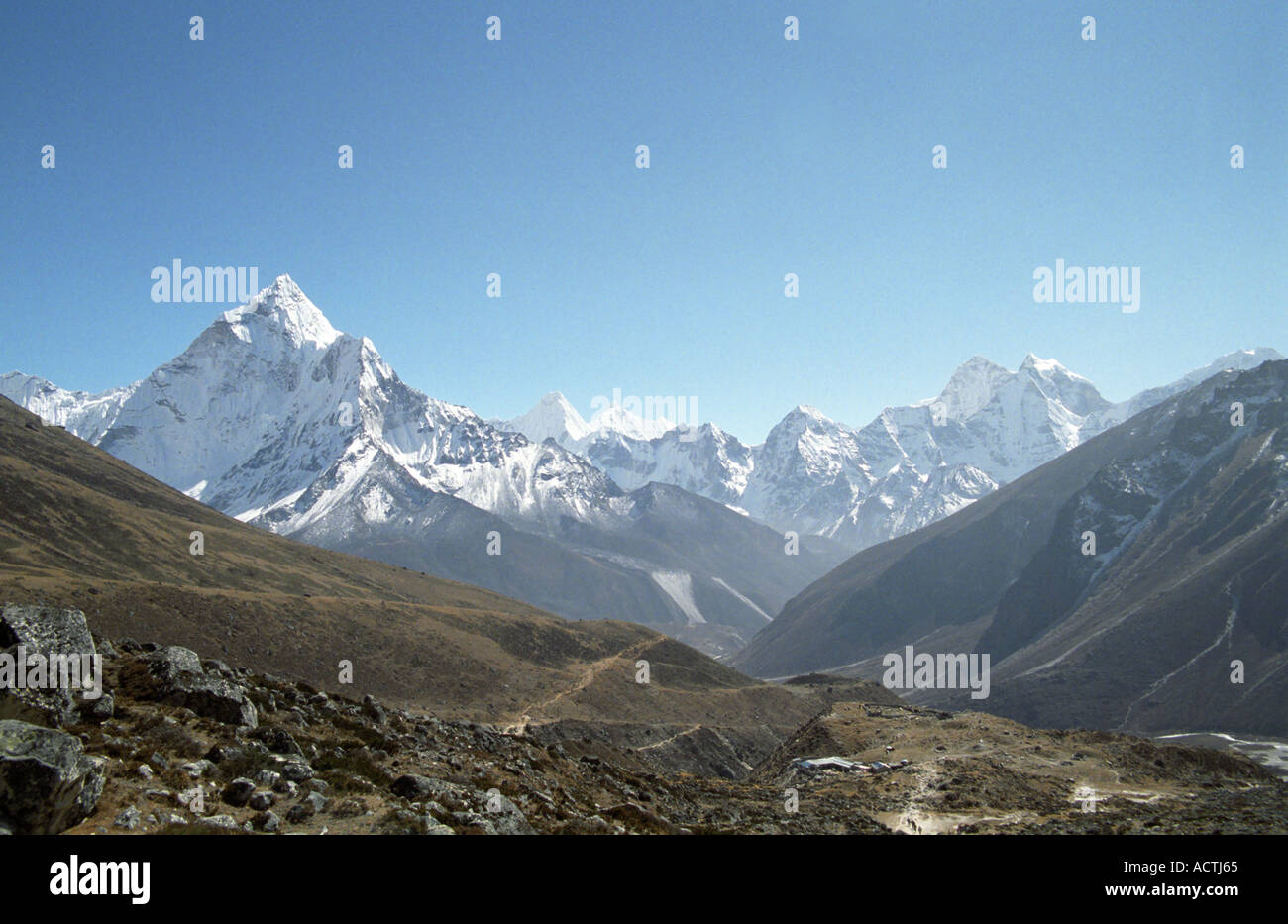 Scenic of Everest Valley in Gorak Shep area Nepal Stock Photo - Alamy