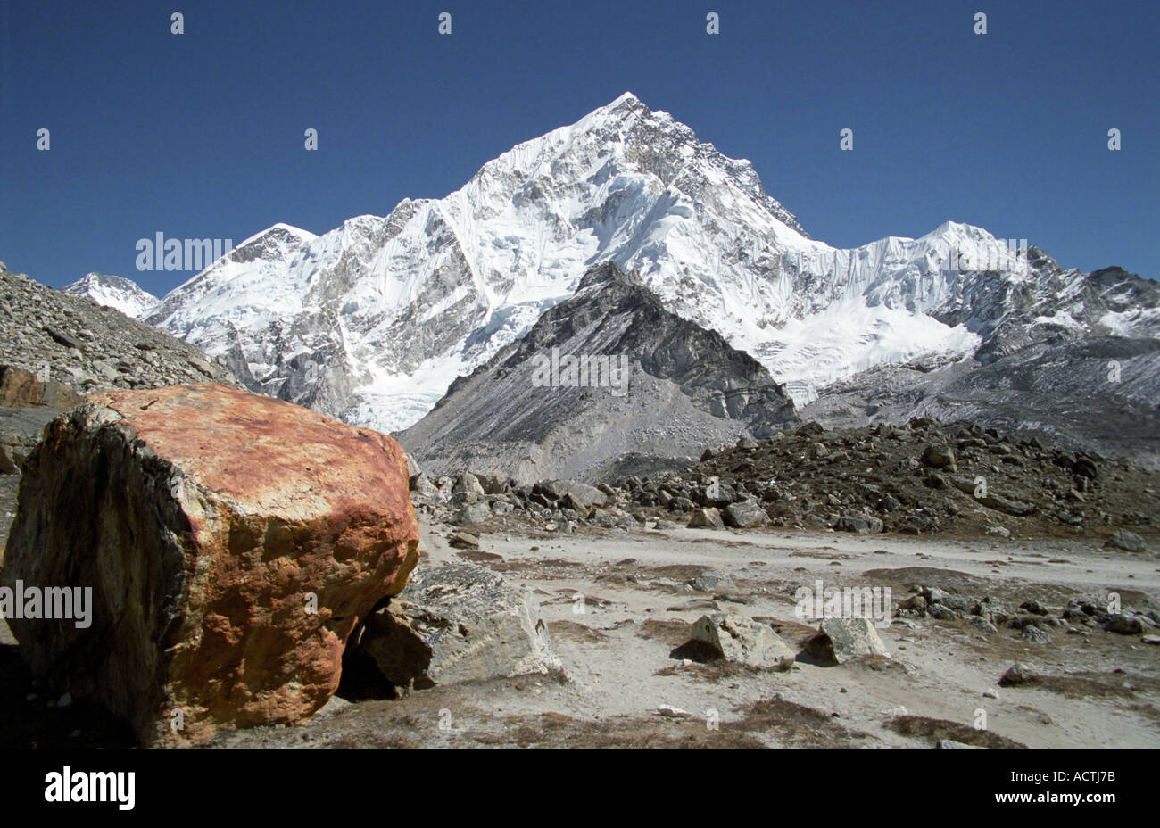 Scenic of landscape in Everest Valley in Gorak Shep area Nepal Stock ...