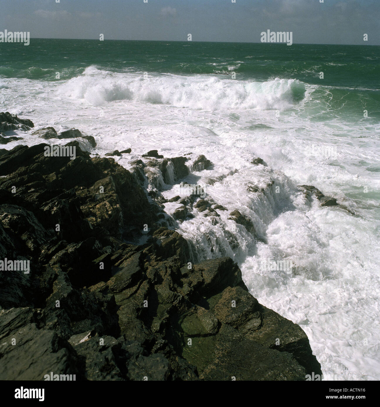 Newquays famous wave hi-res stock photography and images - Alamy