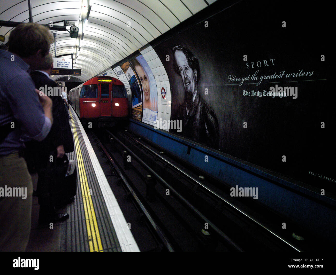 London Underground Victoria Line Train Entering Victoria Station Stock ...