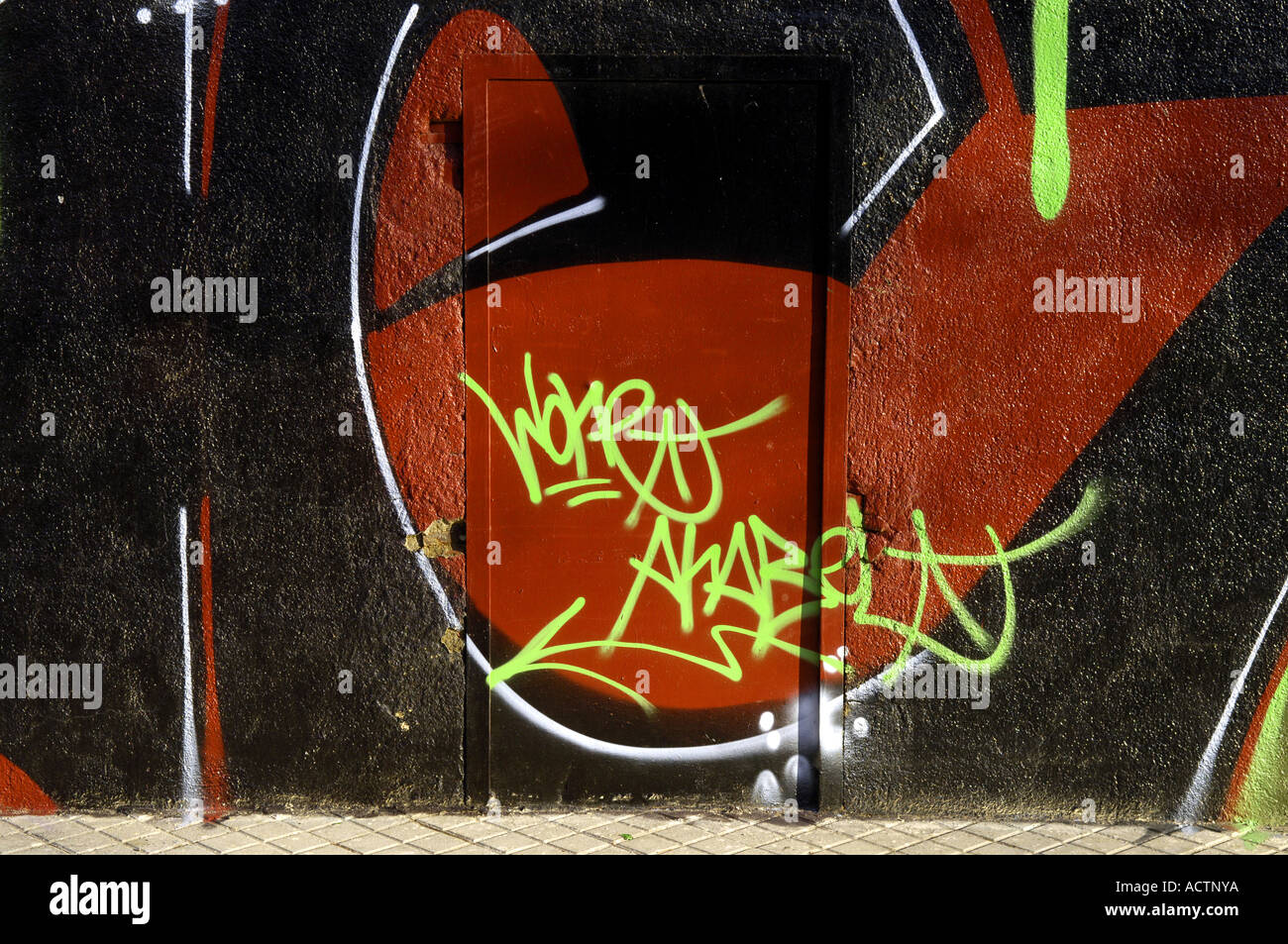 graffiti graf urban scrawl modern art art spraypaint anti social crime ...