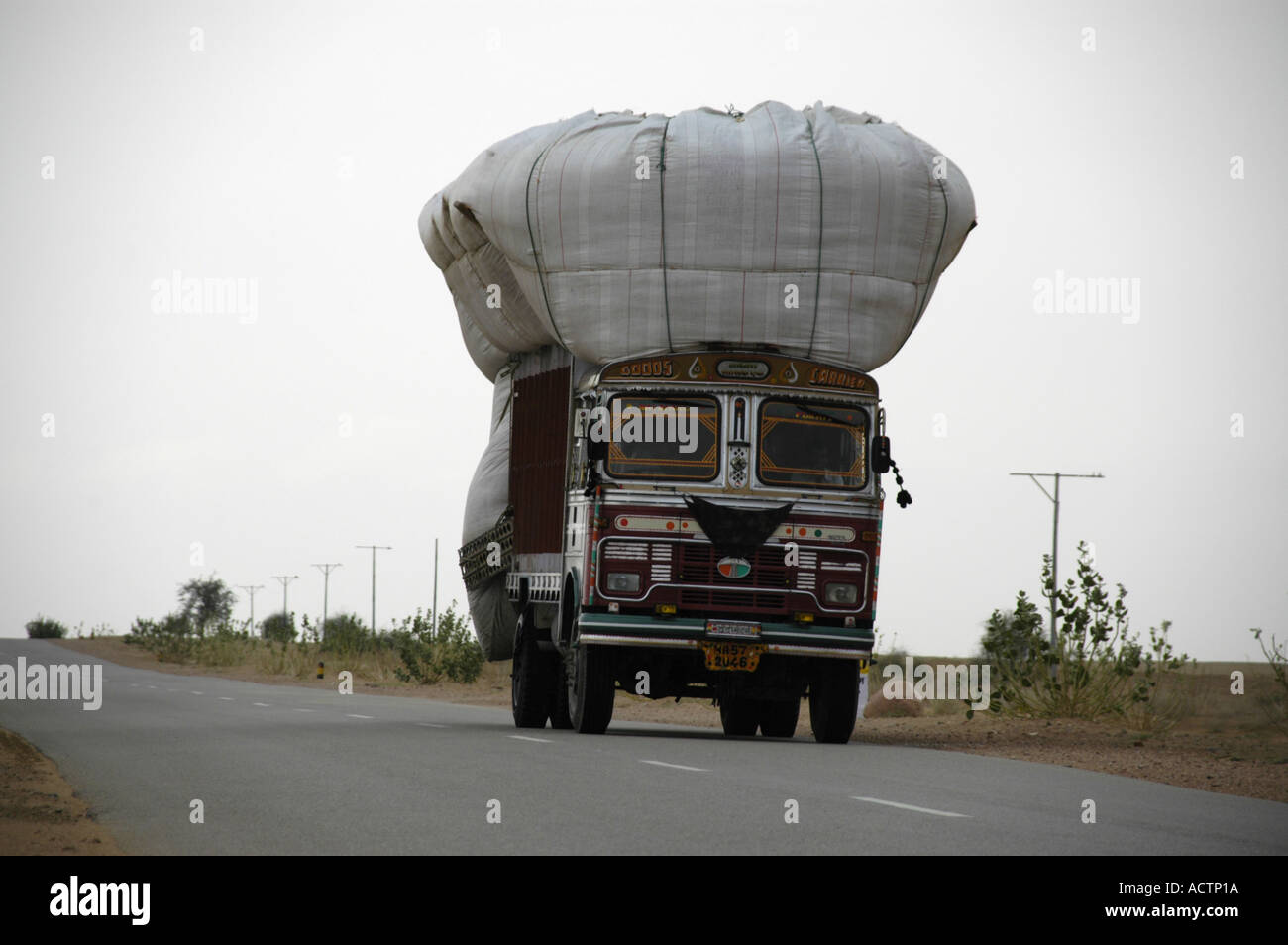 Overloaded indian lorry hi-res stock photography and images - Alamy