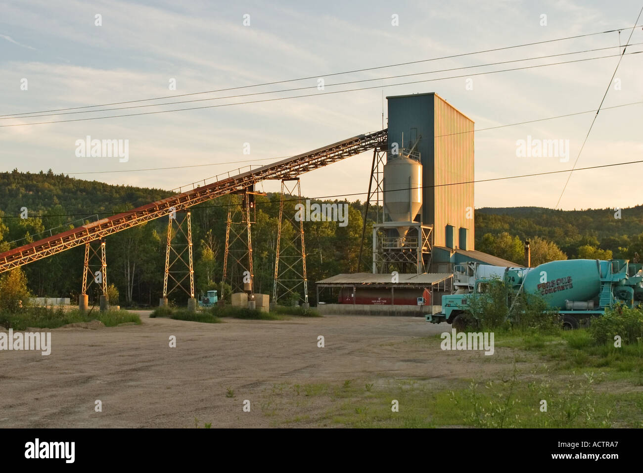 Concrete batch plant and manufacturing facility Stock Photo - Alamy