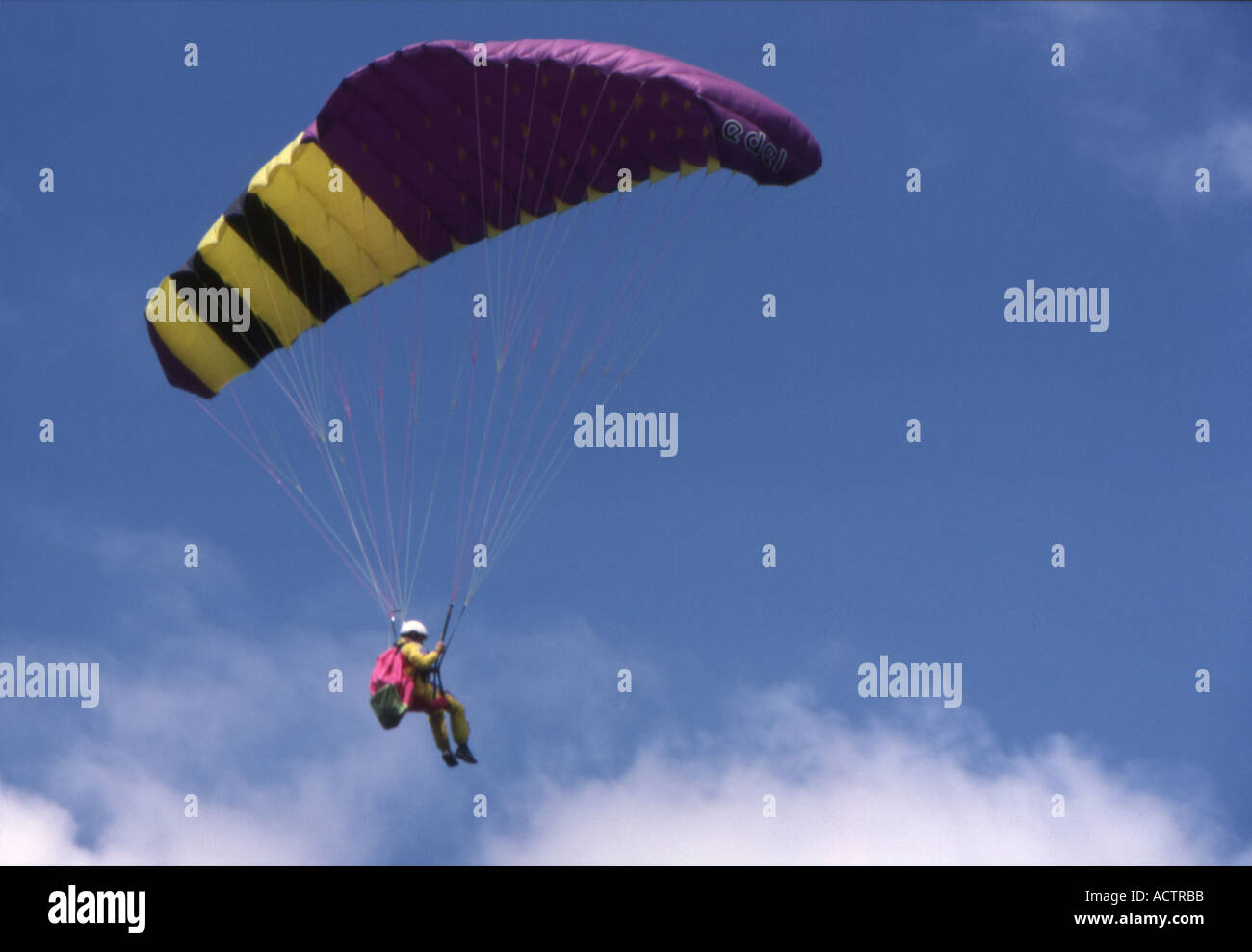 Parascending canopy hi-res stock photography and images - Alamy