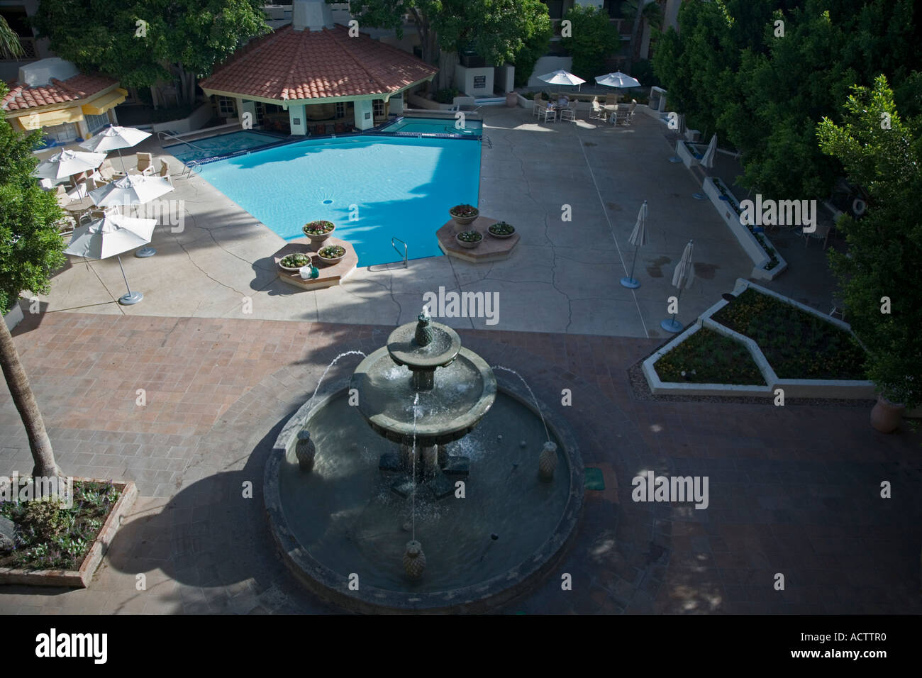 Swimming pool and fountain Pointe Hilton Tapatio Cliffs Resort Phoenix ...