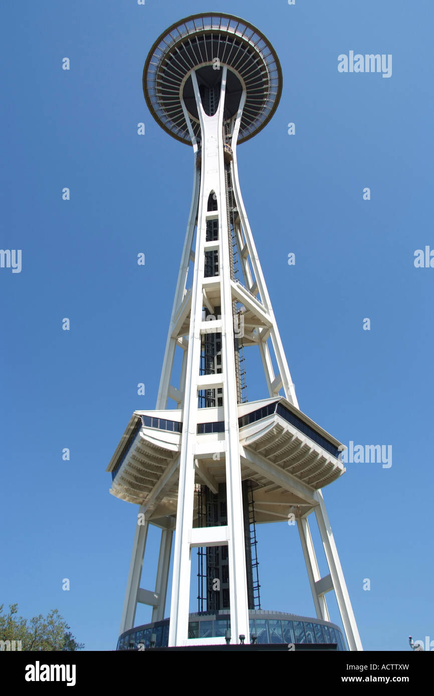 VERTICAL VIEW OF SPACE NEEDLE SEATTLE Stock Photo - Alamy