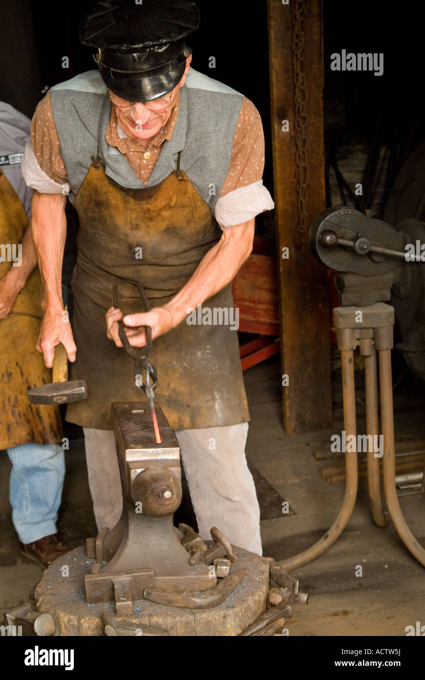 Straitening hi-res stock photography and images - Alamy