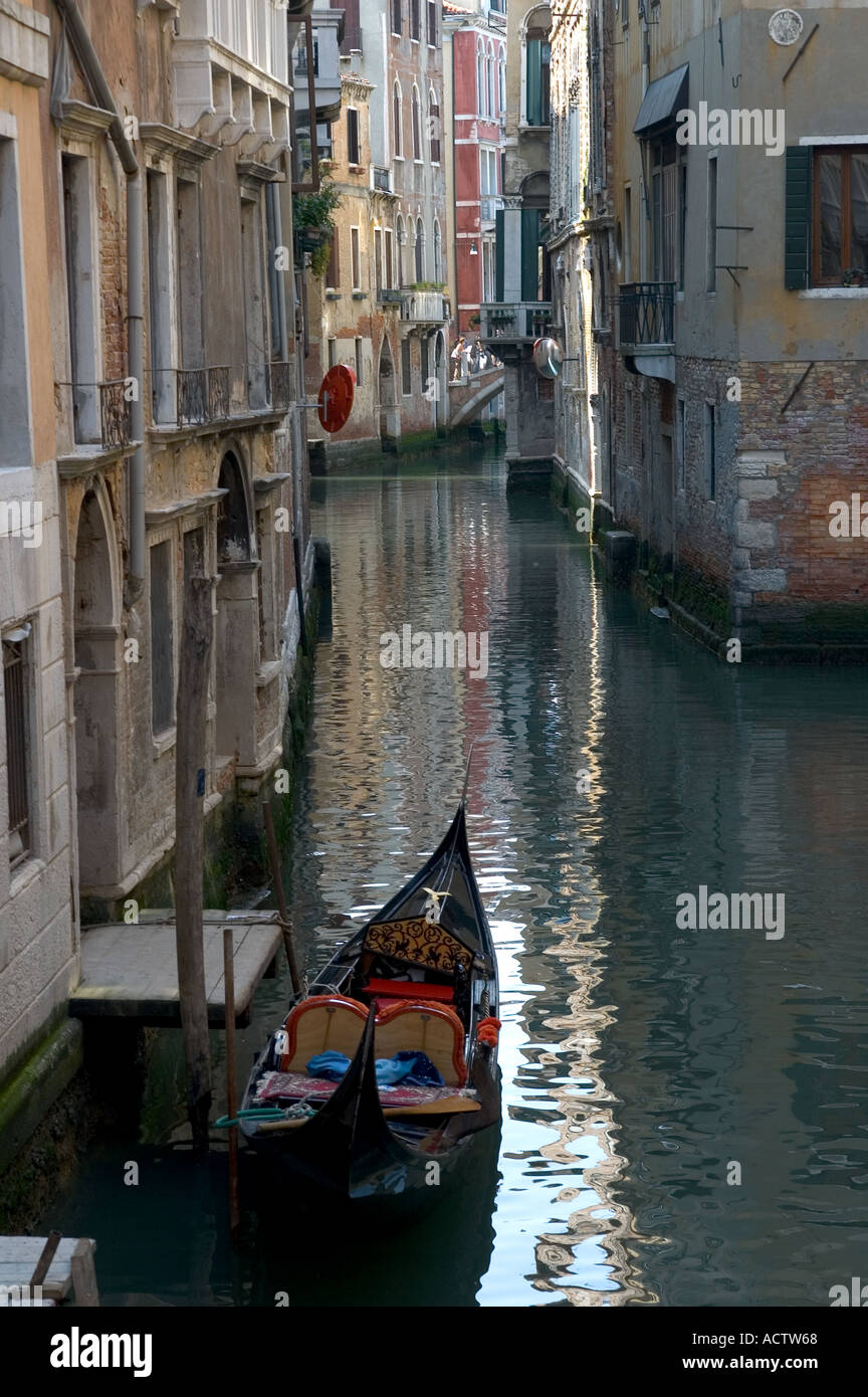 Clean venice canals hi-res stock photography and images - Alamy