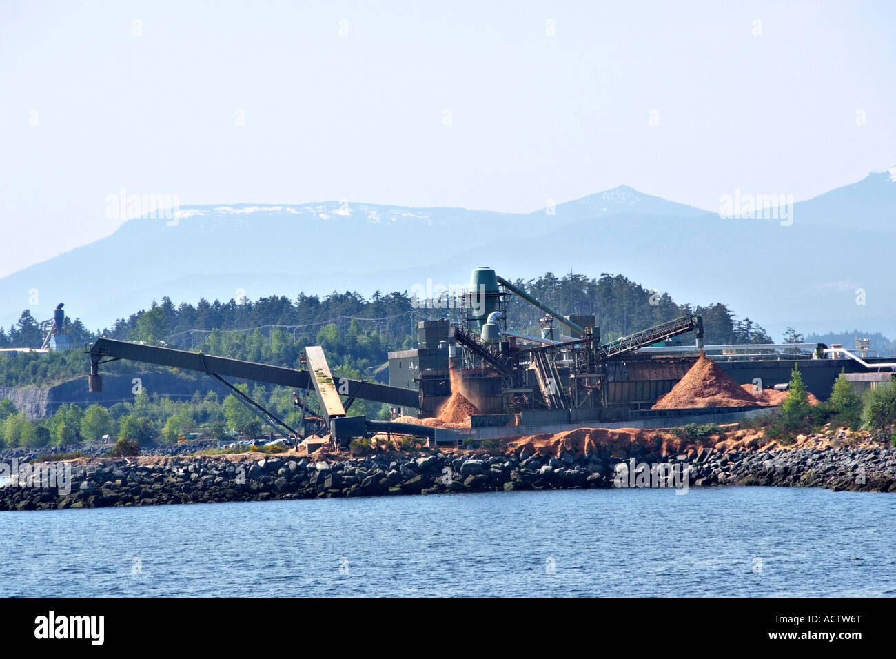 Wood chipping mill hi-res stock photography and images - Alamy