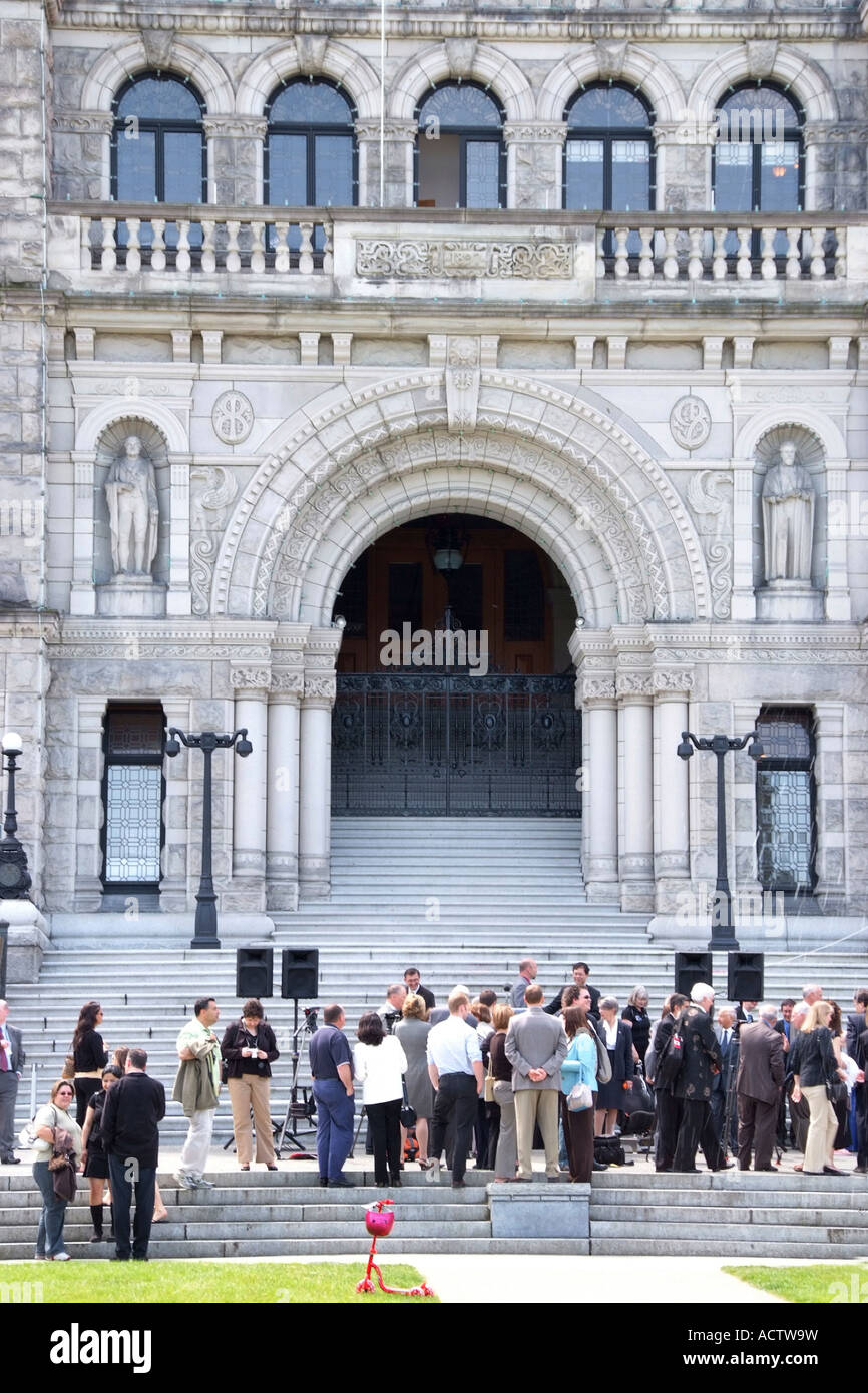 VISITORS ARE GATHERED AT MAIN ENTRANCE GATE OF PARLIAMENT HOUSE OF ...