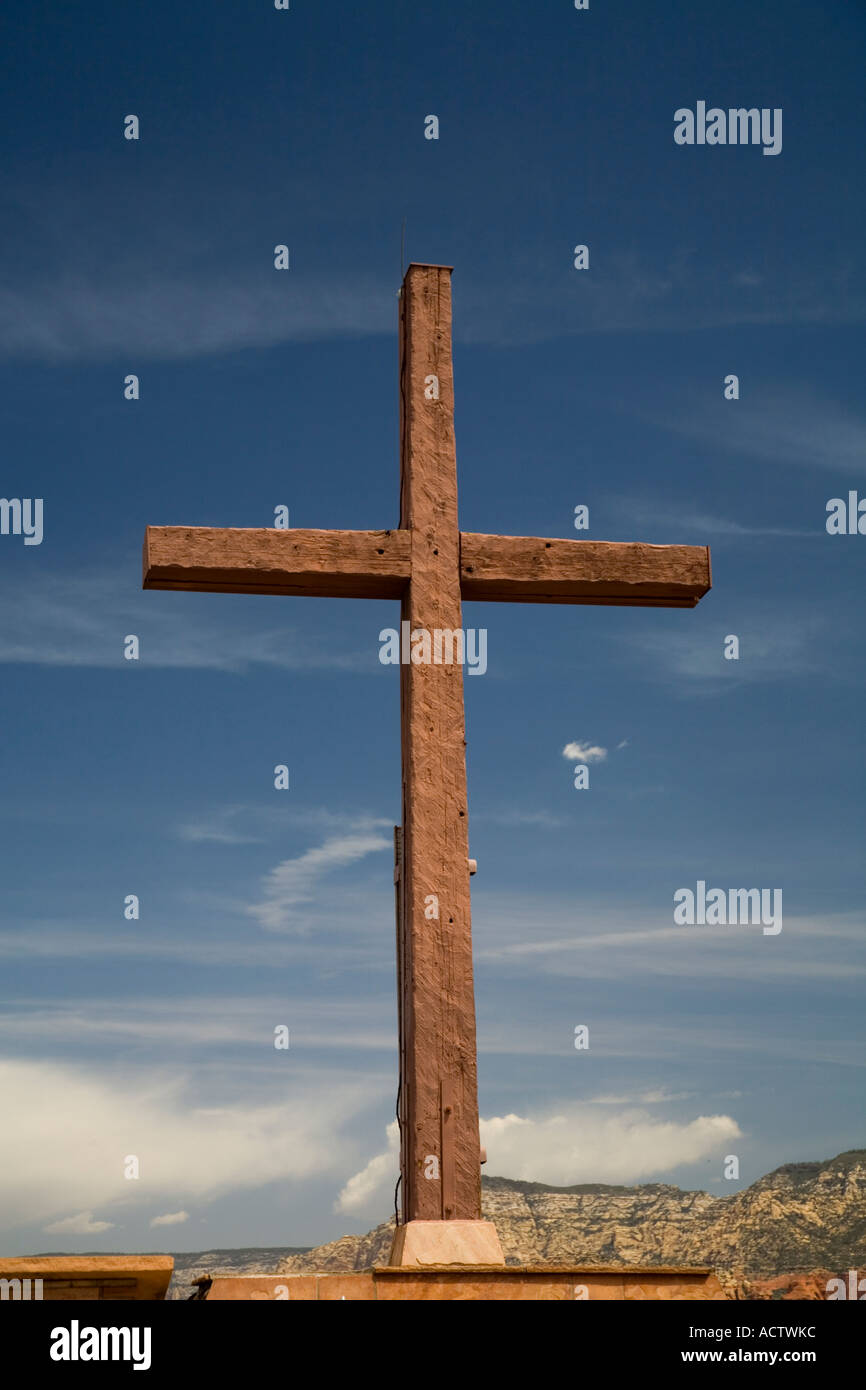 Wooden cross on Shrine of the Red Rocks Airport Mesa Sedona Arizona ...