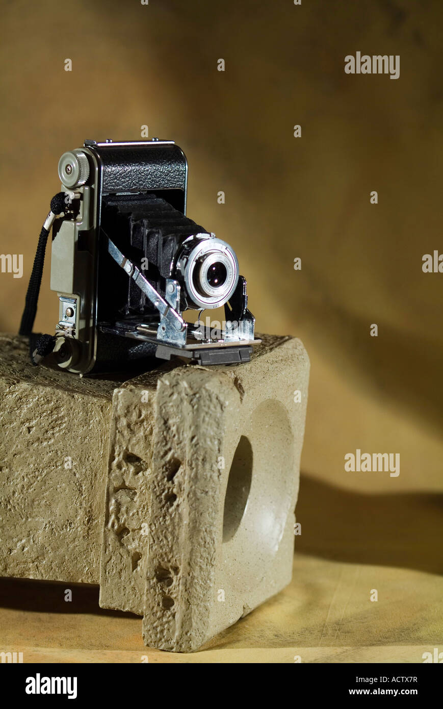 AN OLD BELLOWS FILM CAMERA Stock Photo - Alamy