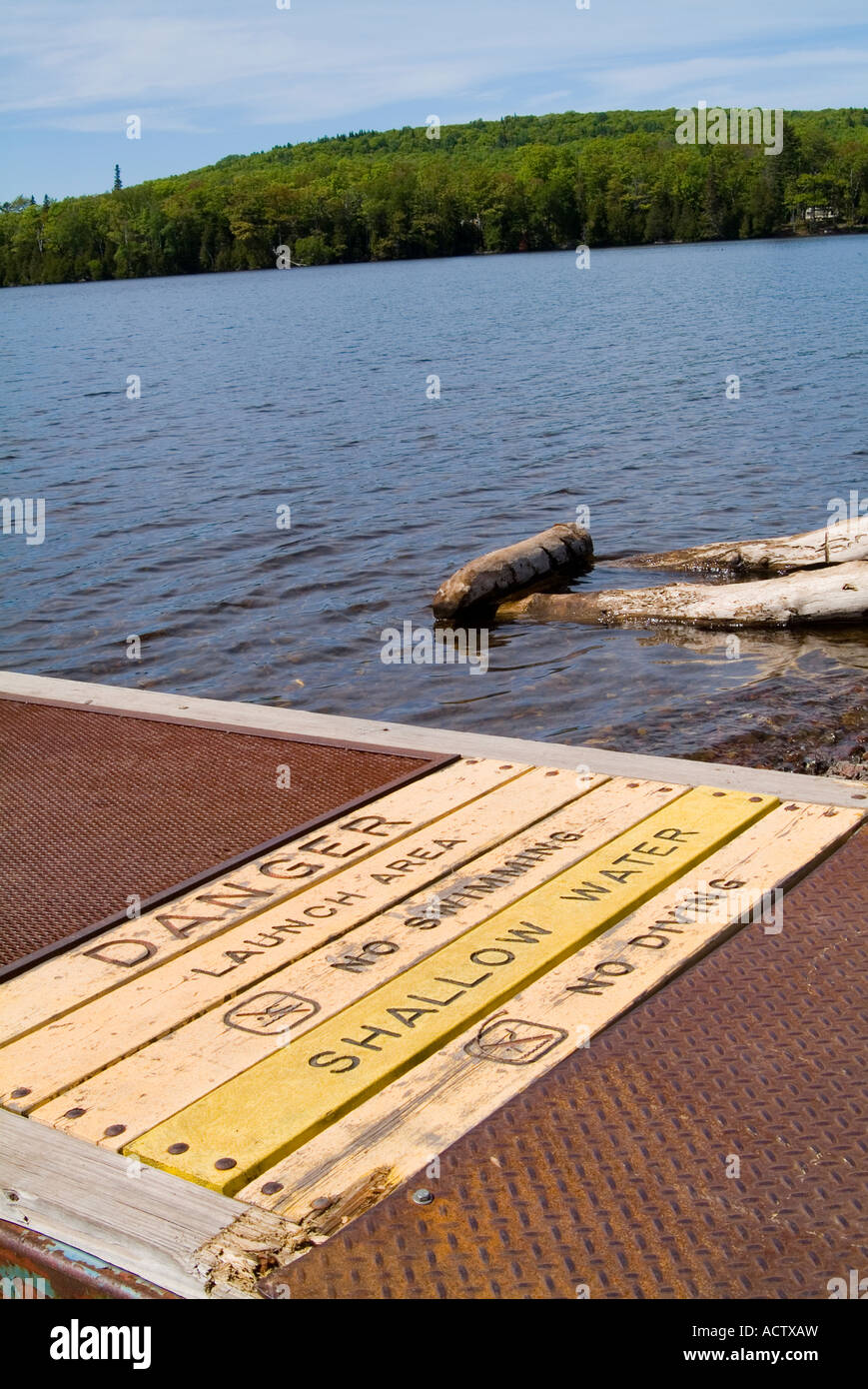 BOAT LAUNCHING PLATFORM IN LAKE SUPERIOR Stock Photo - Alamy