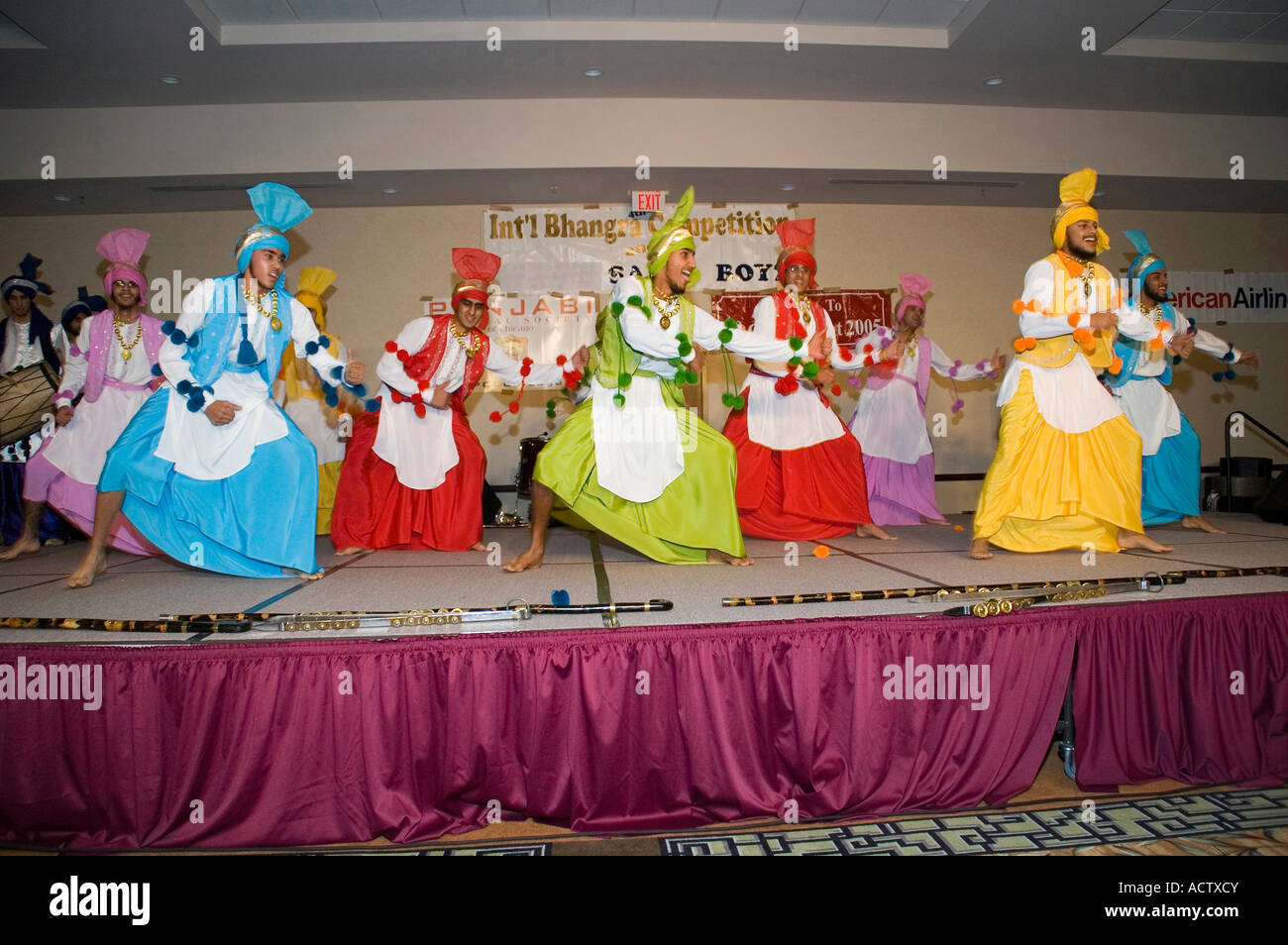 STAGE FULL PERFORMANCE BY MEN Stock Photo - Alamy