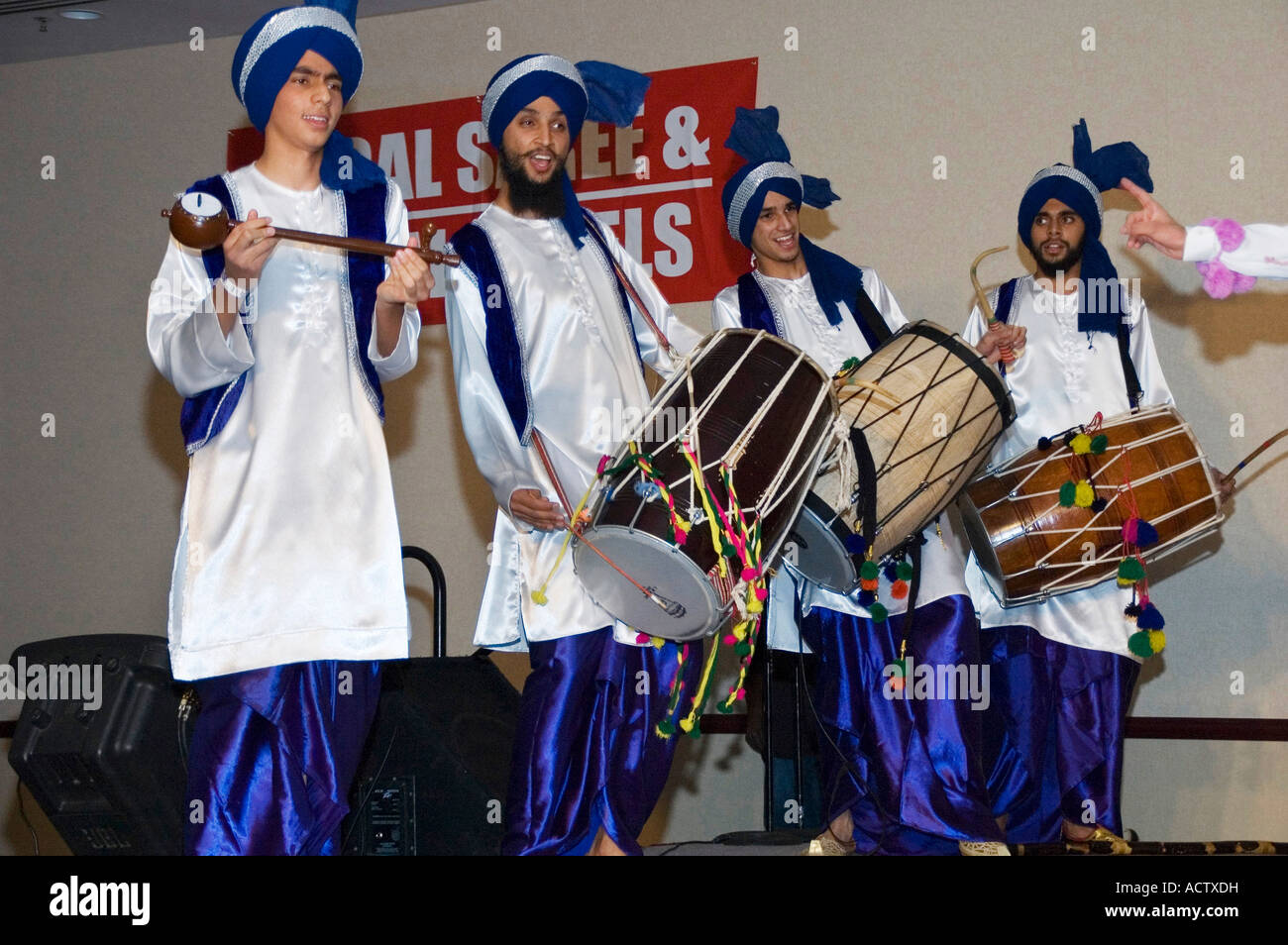 MUSICIANS PLAYING INSTRUMENTS FOR BHANGRA Stock Photo - Alamy