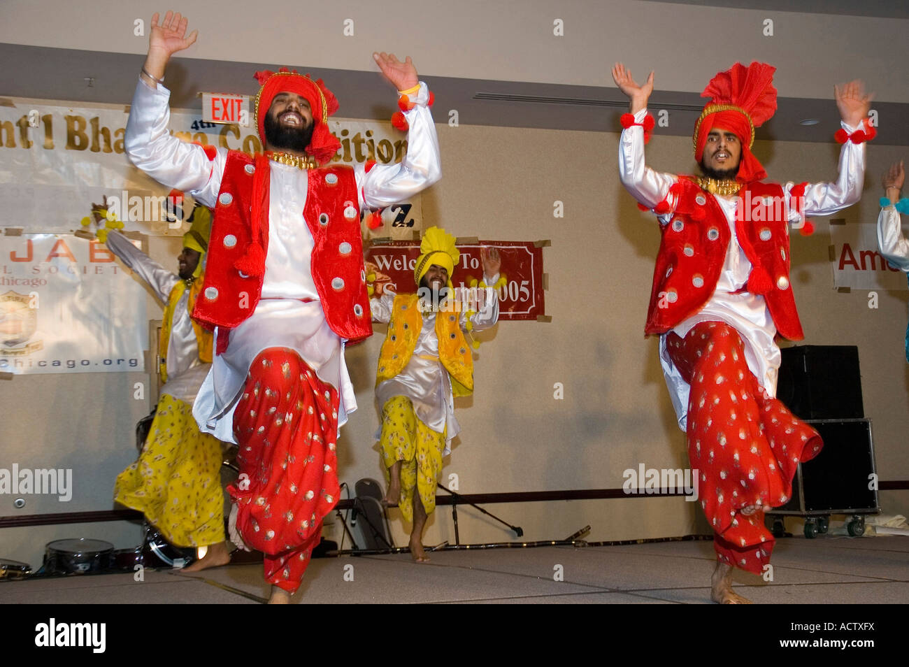 Depict performers hi-res stock photography and images - Alamy