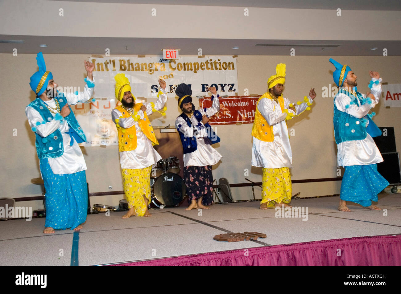 MEN IN ACTION AT STAGE Stock Photo - Alamy