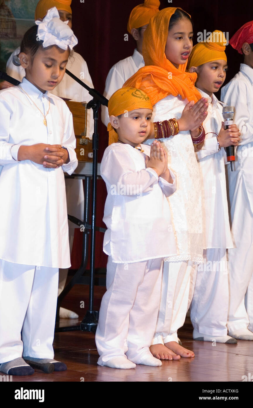 Kids in prayer Stock Photo - Alamy