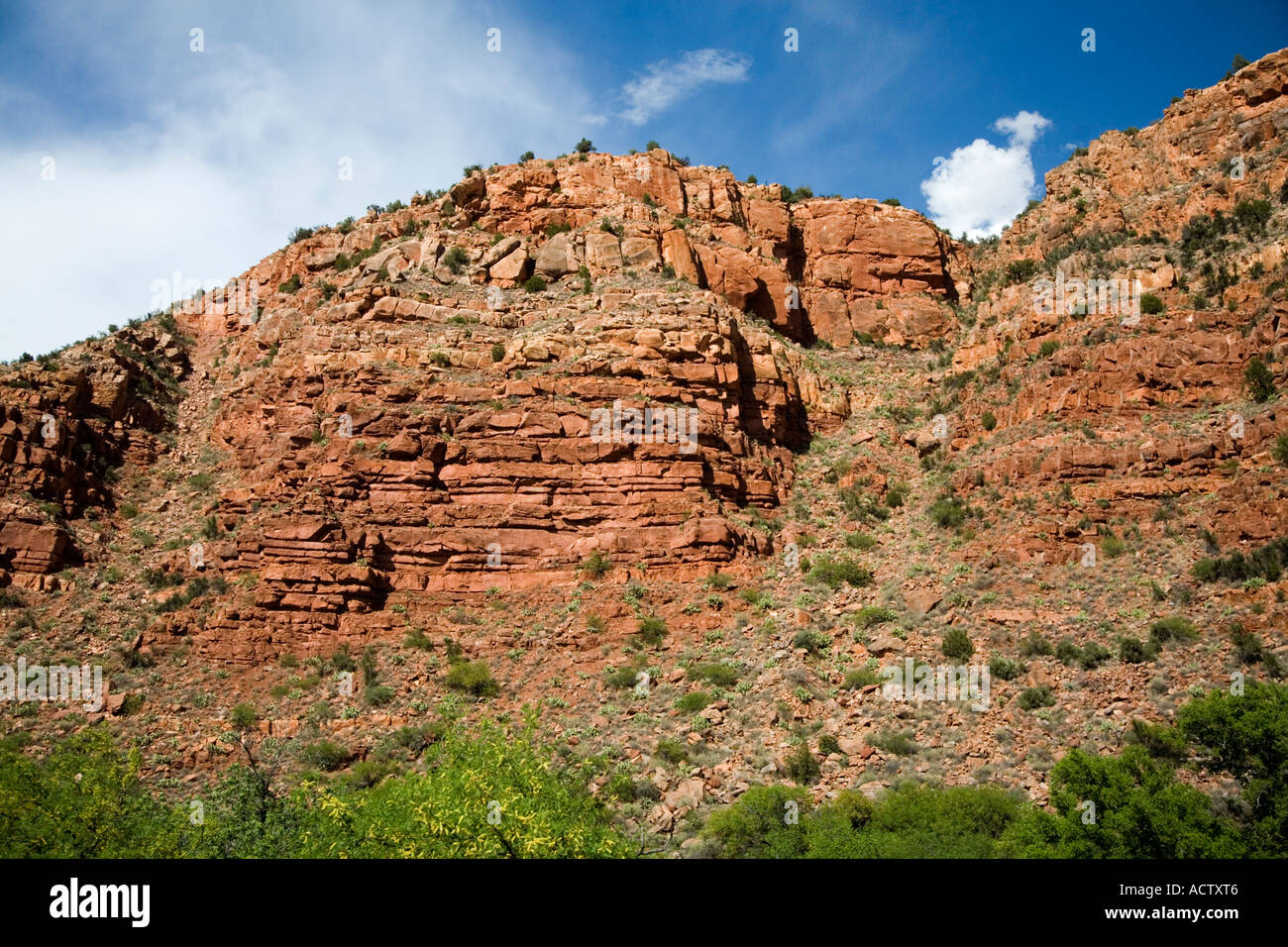 Red rocks and blue sky, Verde Canyon wilderness a seen from Verde ...