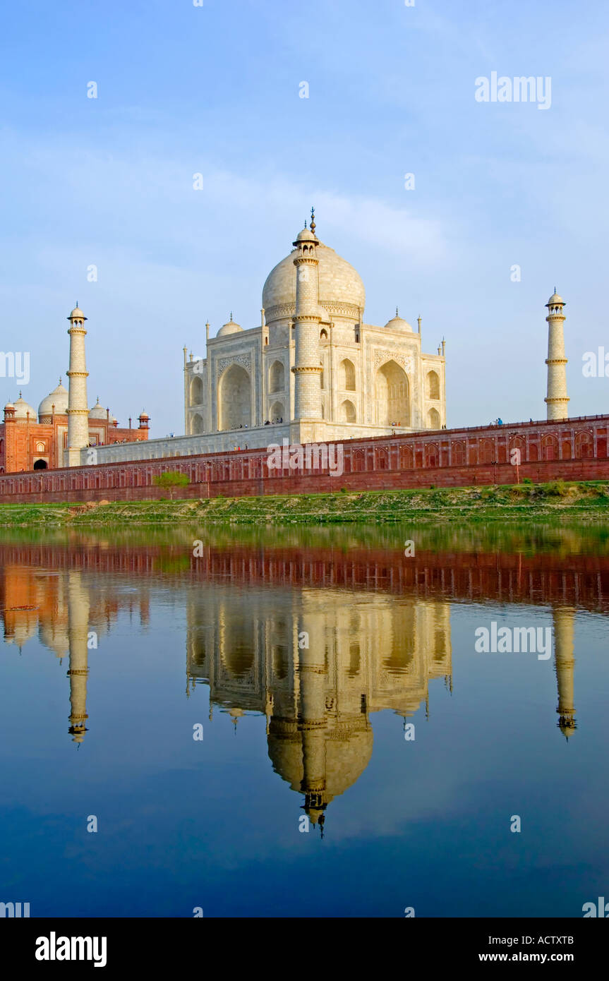 Rear view of taj mahal hi-res stock photography and images - Alamy