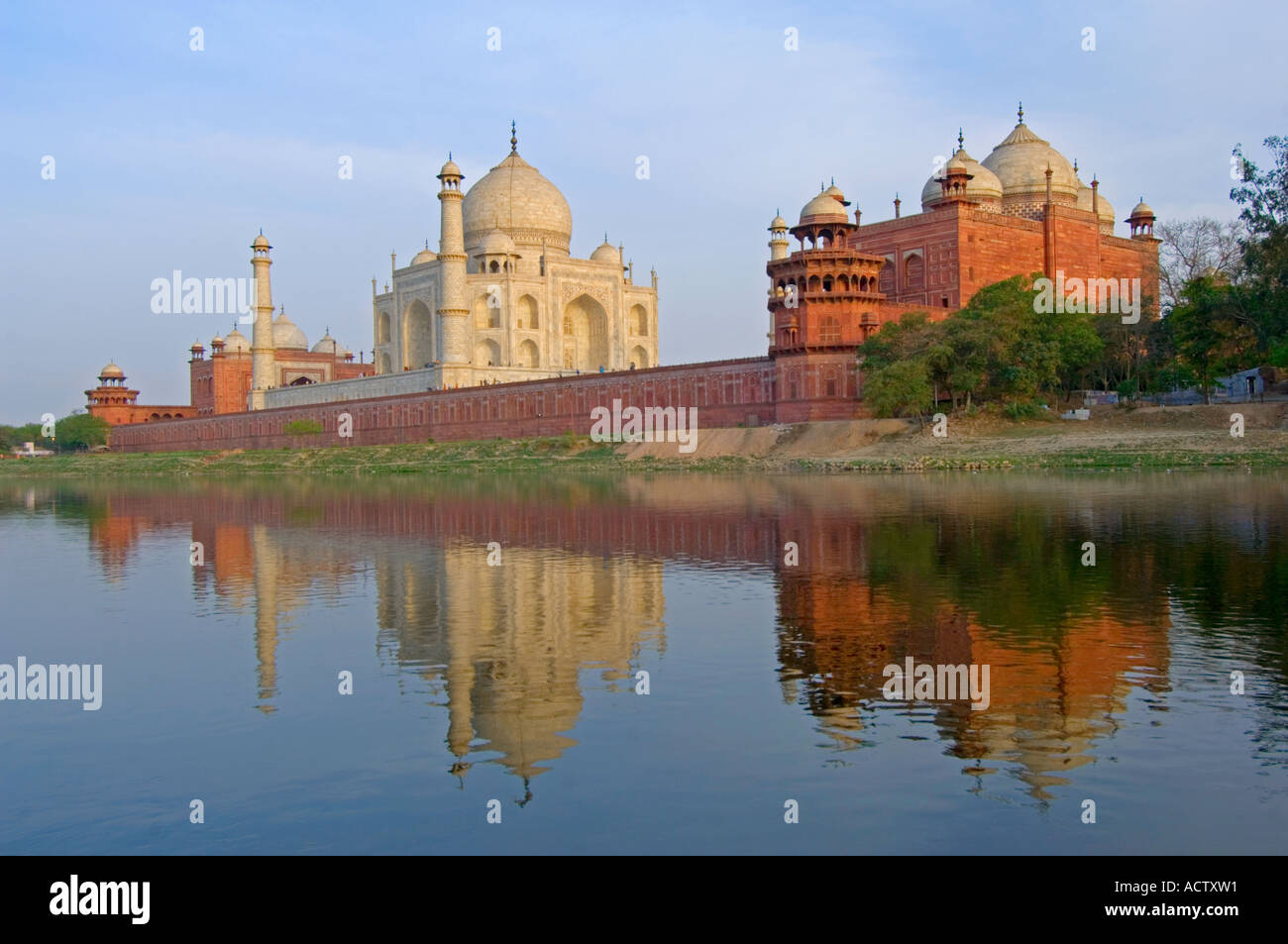 A wide angle view of the rear of the Taj Mahal and red sandstone Mosque ...