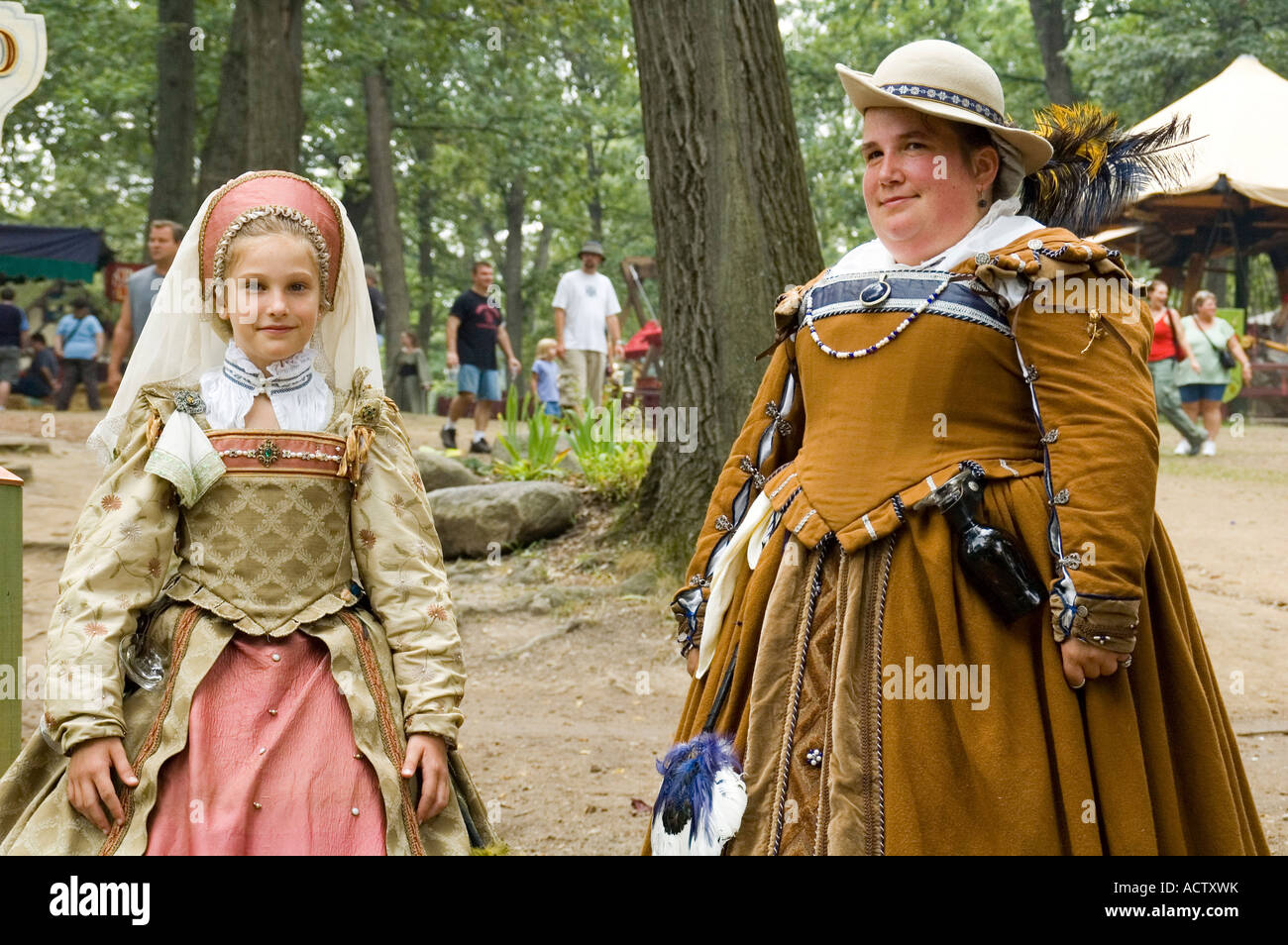 Lady servant hi-res stock photography and images - Alamy