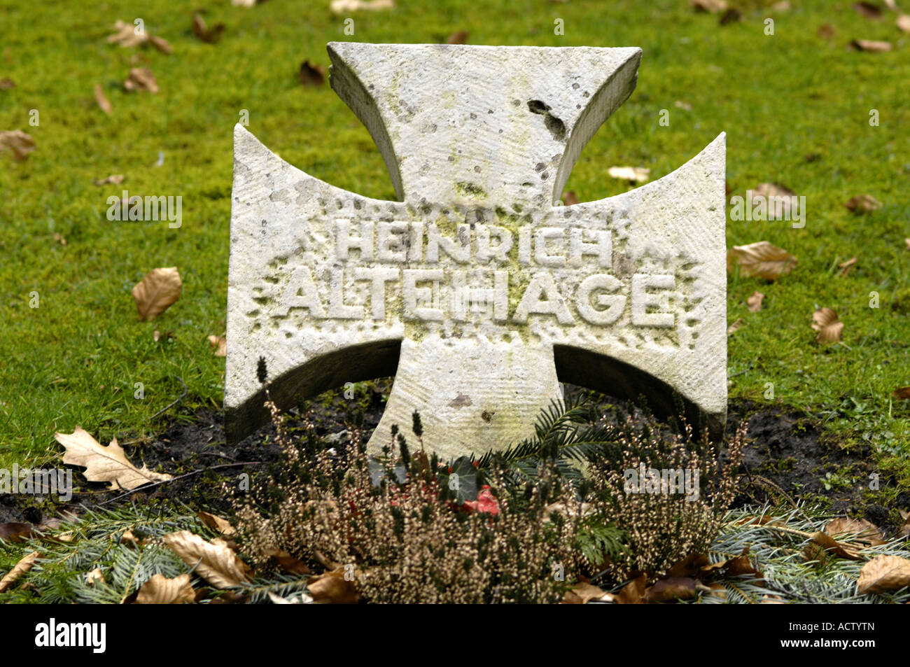 First world war graves iron hi-res stock photography and images - Alamy