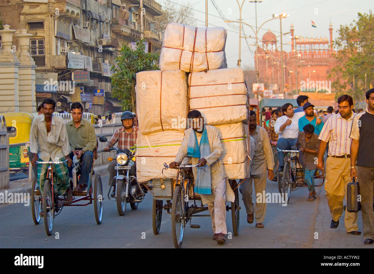 India bike overloaded hi-res stock photography and images - Alamy