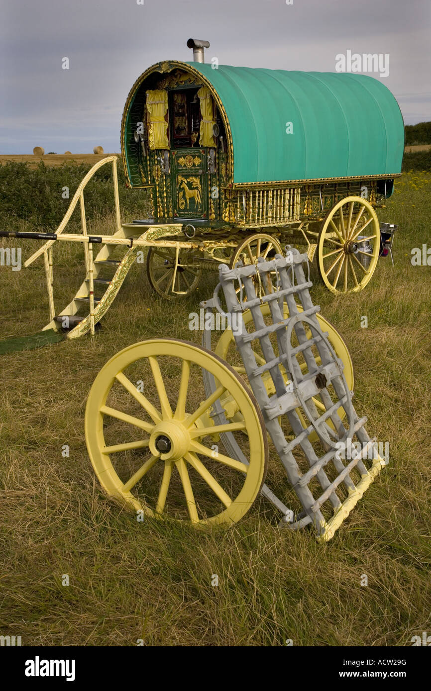 Old fashioned caravan hi-res stock photography and images - Alamy