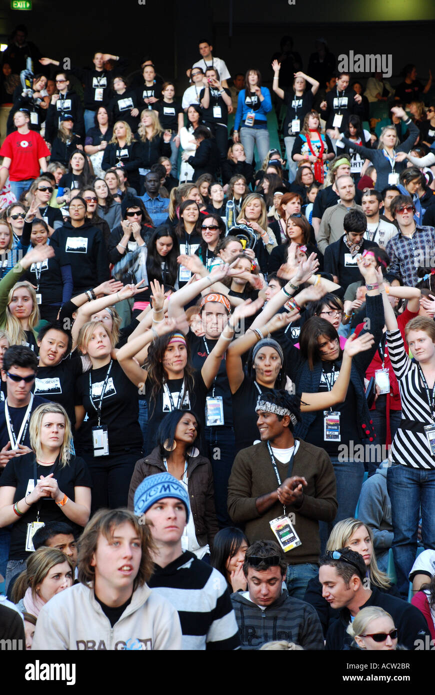 CROWD AT LIVE EARTH AUSSIE STADIUM SYDNEY AUSTRALIA Stock Photo - Alamy