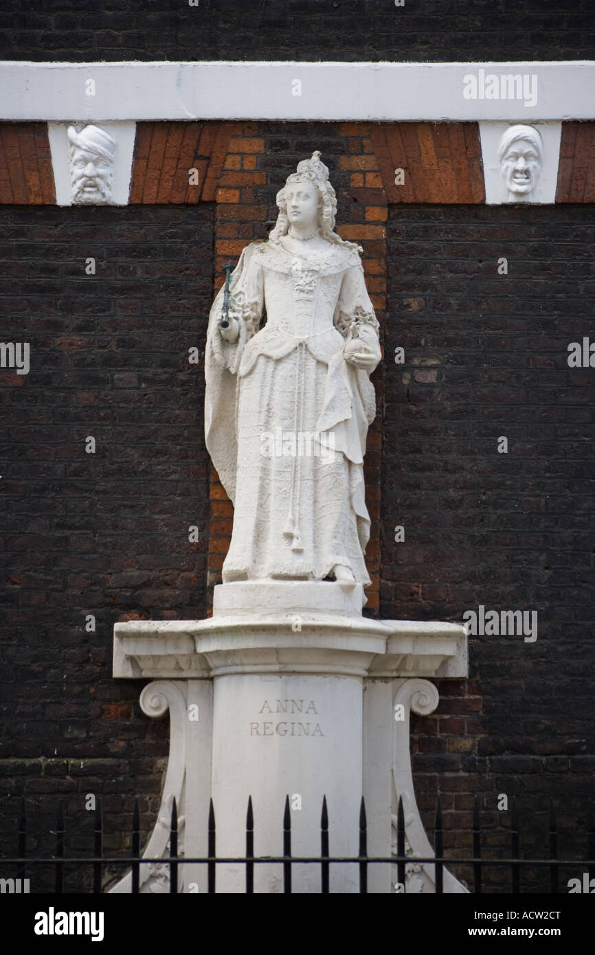 Anna Regina Statue Queen Annes Gate London England Stock Photo - Alamy