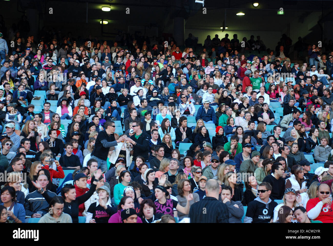 CROWD AT LIVE EARTH AUSSIE STADIUM SYDNEY AUSTRALIA Stock Photo - Alamy