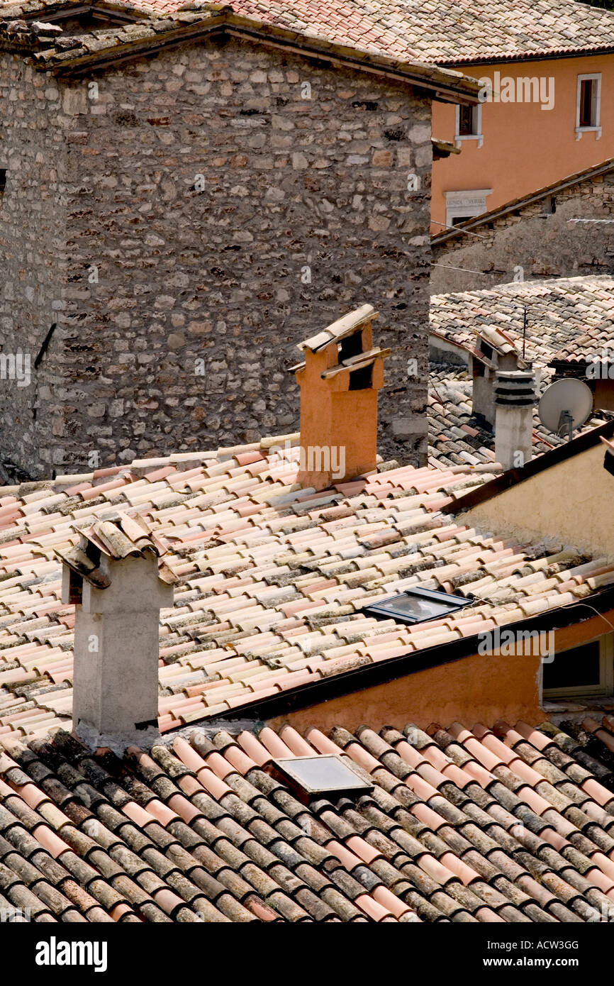 Antique terracotta roof tiles in Italian hill town, San Gimignano ...