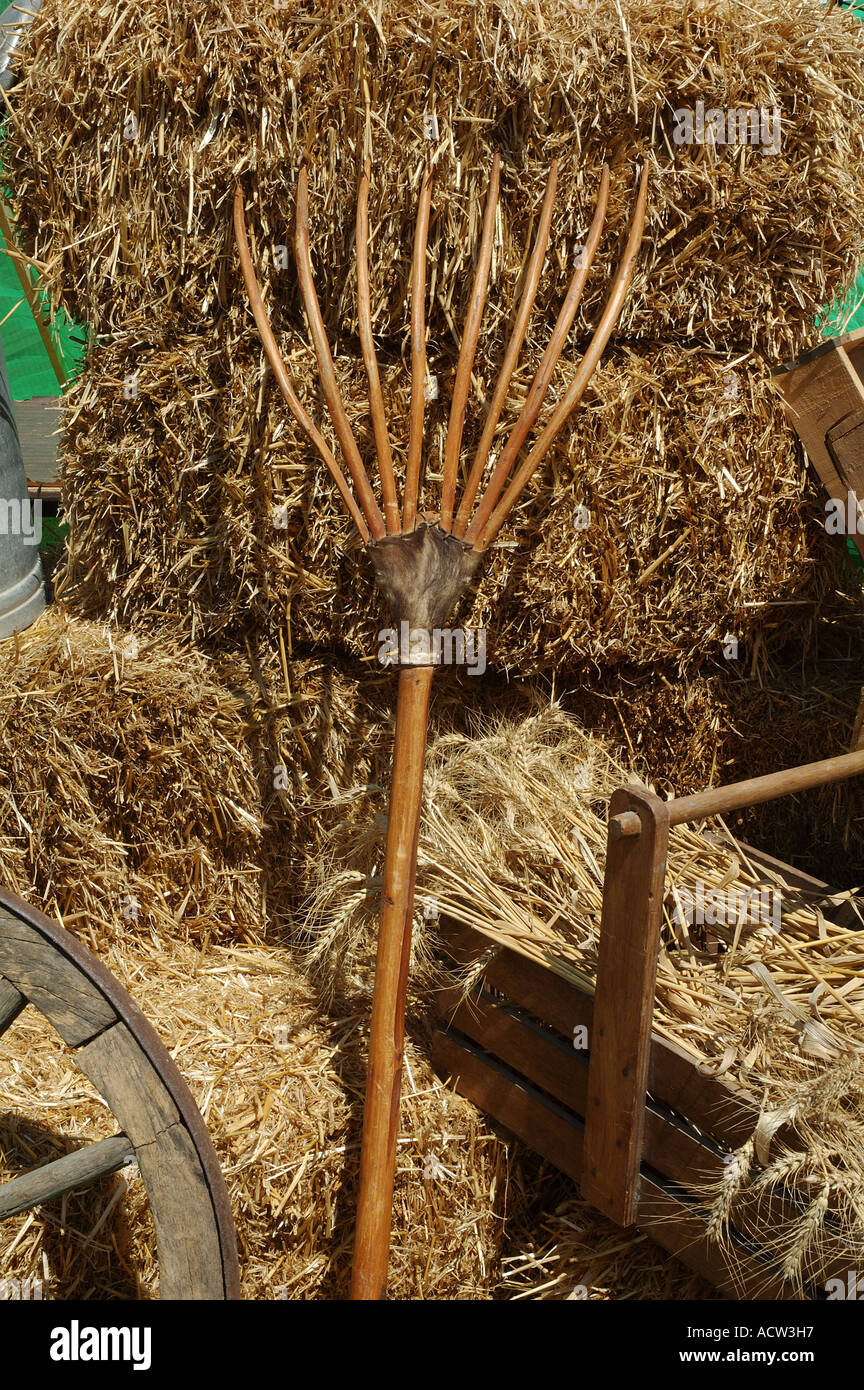 Tool farm hay pitchfork straw hi-res stock photography and images - Alamy